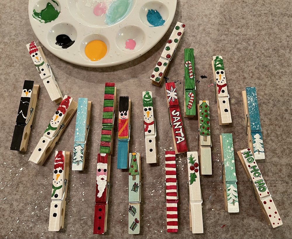 Twelve Days of Ornaments, Day 12: Clothespin Ornaments | AllMomDoes